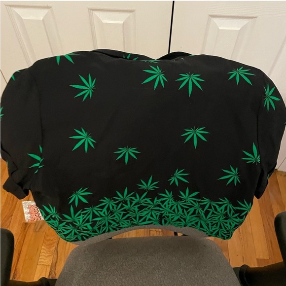 Spencer's | Tops | Leaves Falling Weed Spencers Button Up Crop Top ...